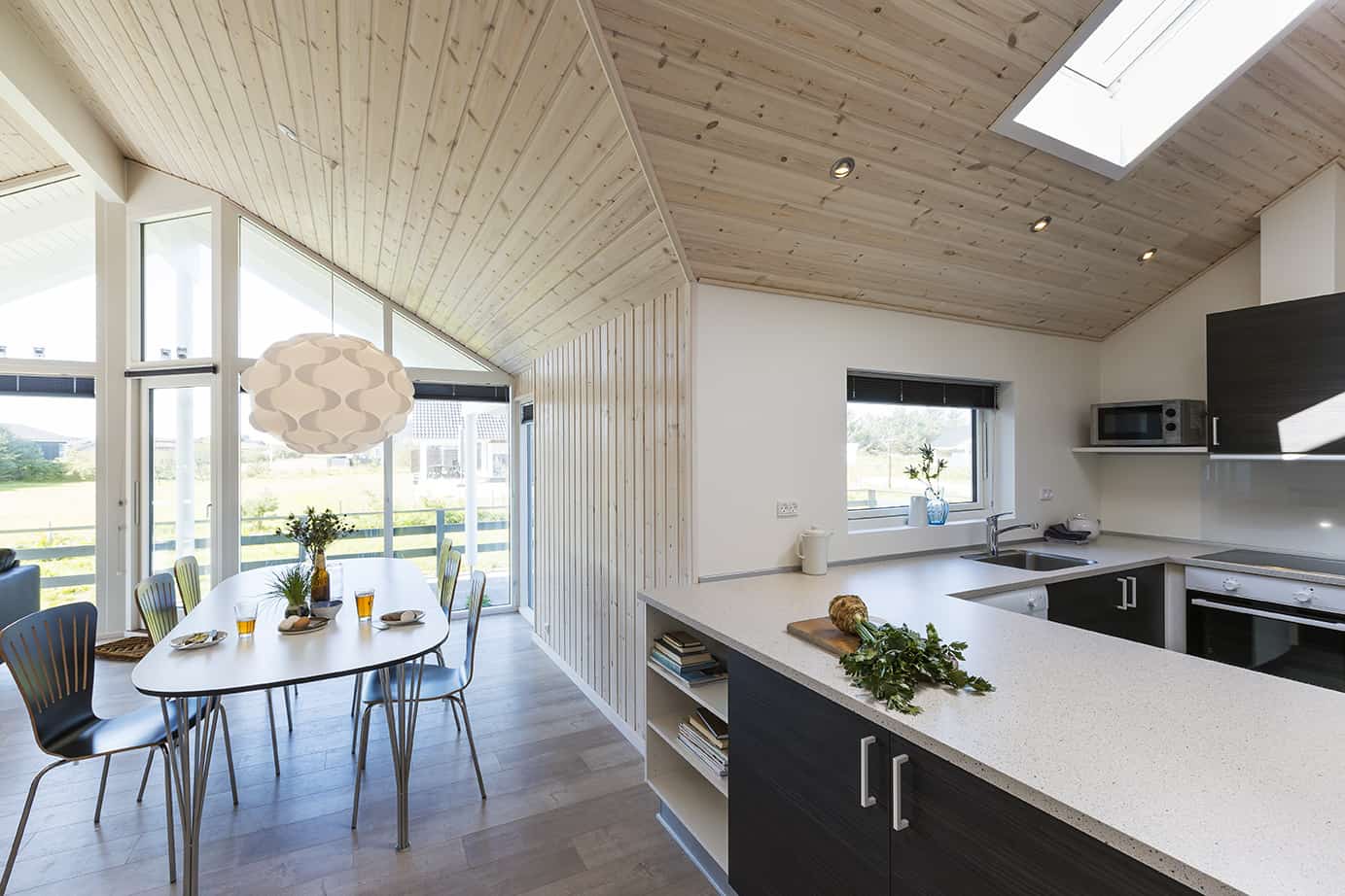 Åben rummet op med ovenlysvinduer - Skanlux.dk