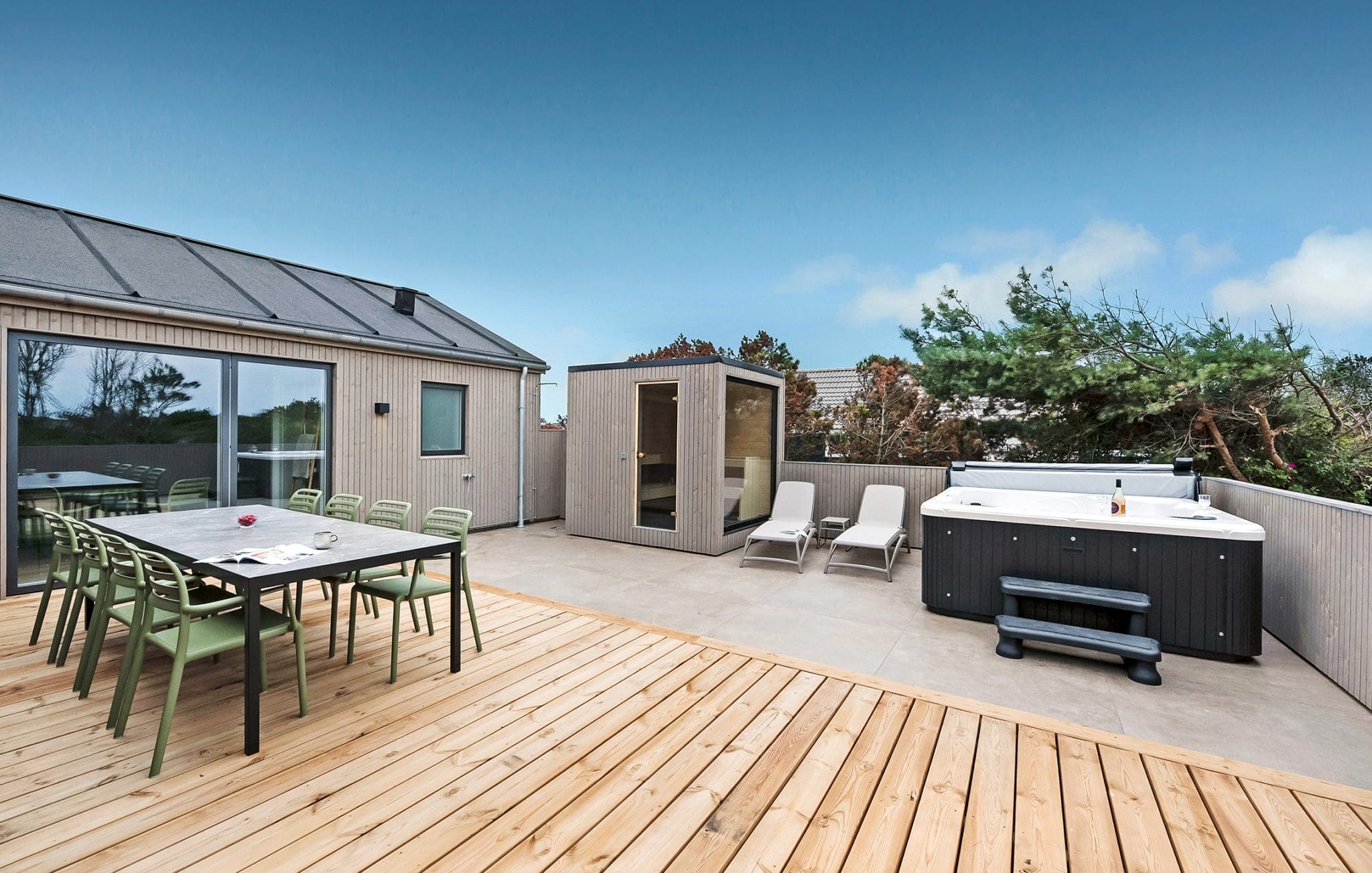 Byg poolhus og få et sommerhus fyldt med luksus. God investeringsmulighed.