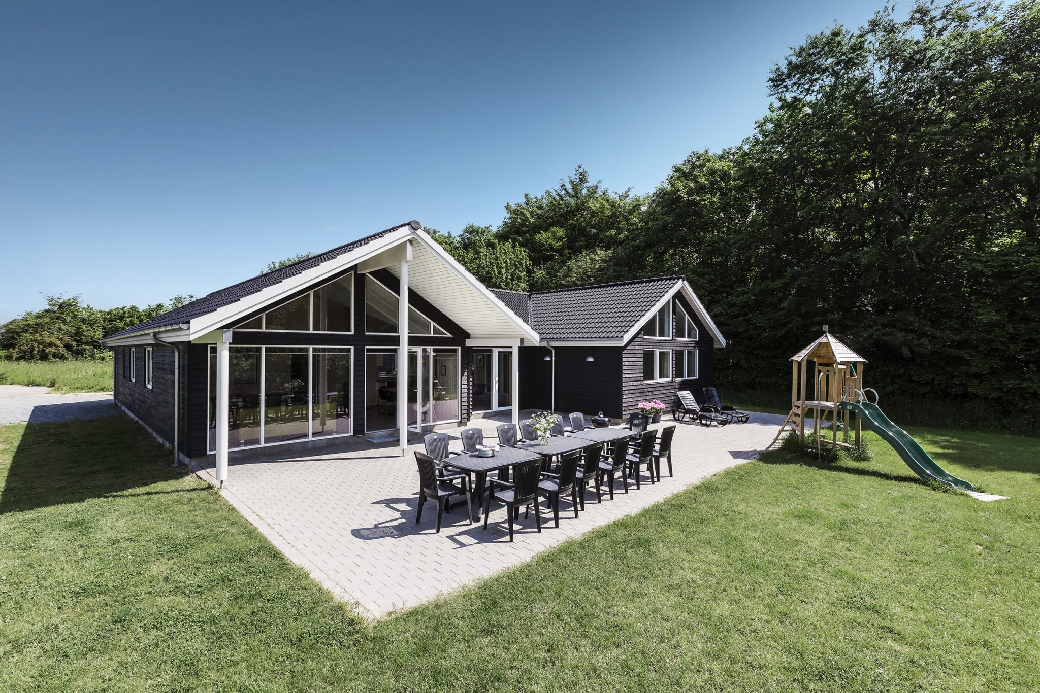 Skanlux byggefirma – Byg dit poolhus eller sommerhus med os!